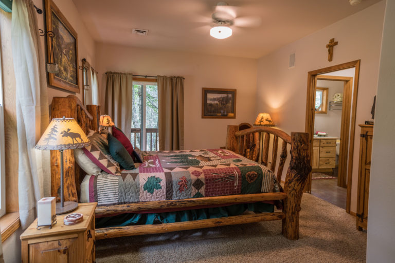Lodging Orofino | View Rooms & Cabins | The High Country Inn