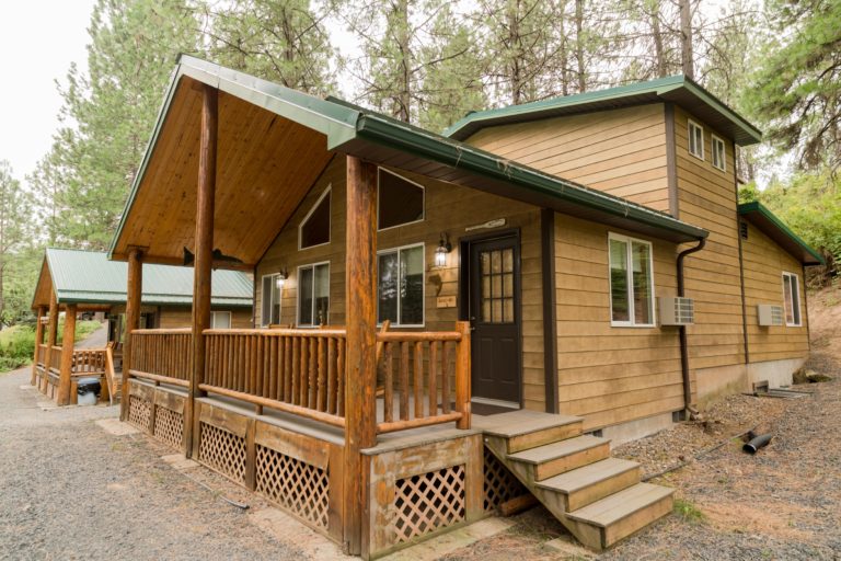 Lodging Orofino | View Rooms & Cabins | The High Country Inn